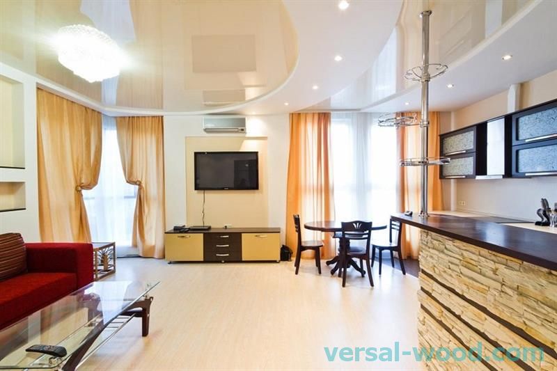 Ugradnja spuštenih stropova na dvije razine za dvoranu: fotografije i ...